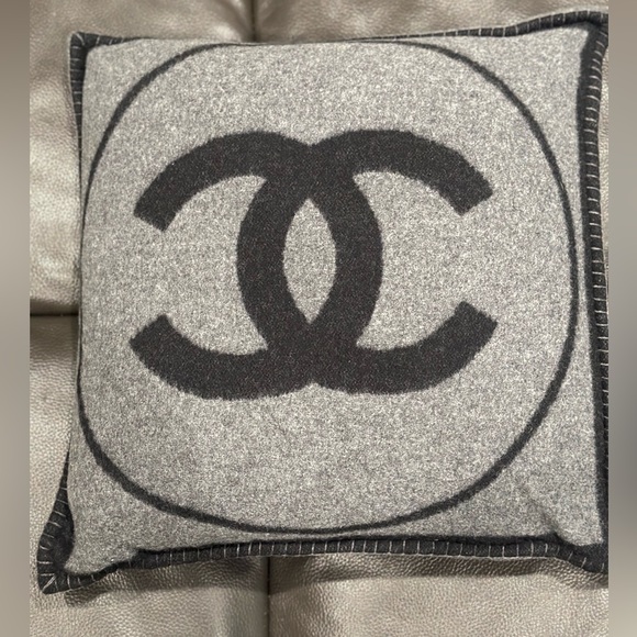 CHANEL | Accents | Chanel Wool And Cashmere Black And Gray Logo ...